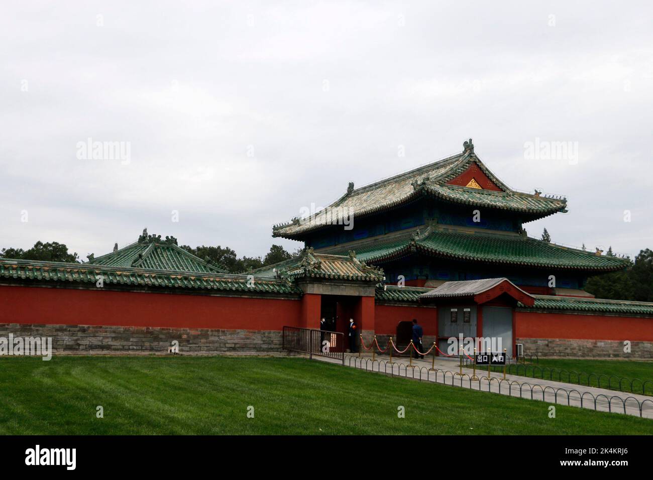 PEKING, CHINA - 3. OKTOBER 2022 - Touristen besuchen den Himmelstempel ...