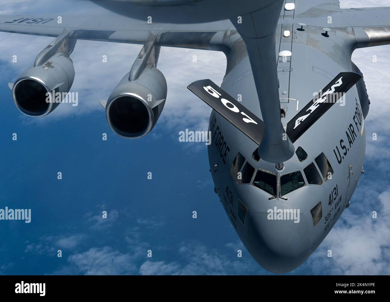 Ein C-17 Globemaster, der dem 305. Air Mobility Wing, Joint Base ...
