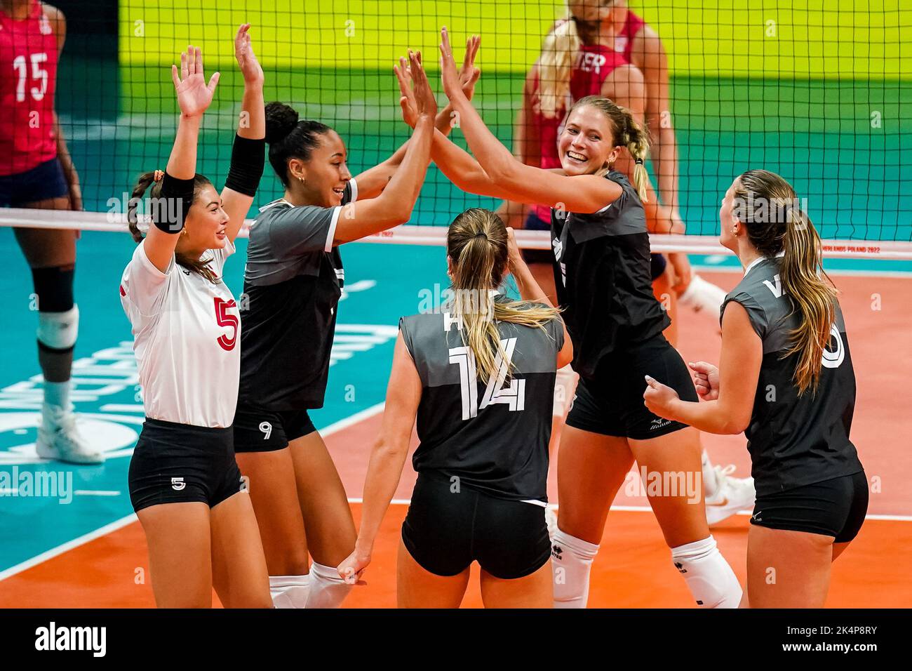 ARNHEM, NIEDERLANDE - 26. SEPTEMBER: Julia Murmann aus Kanada und Alexa ...
