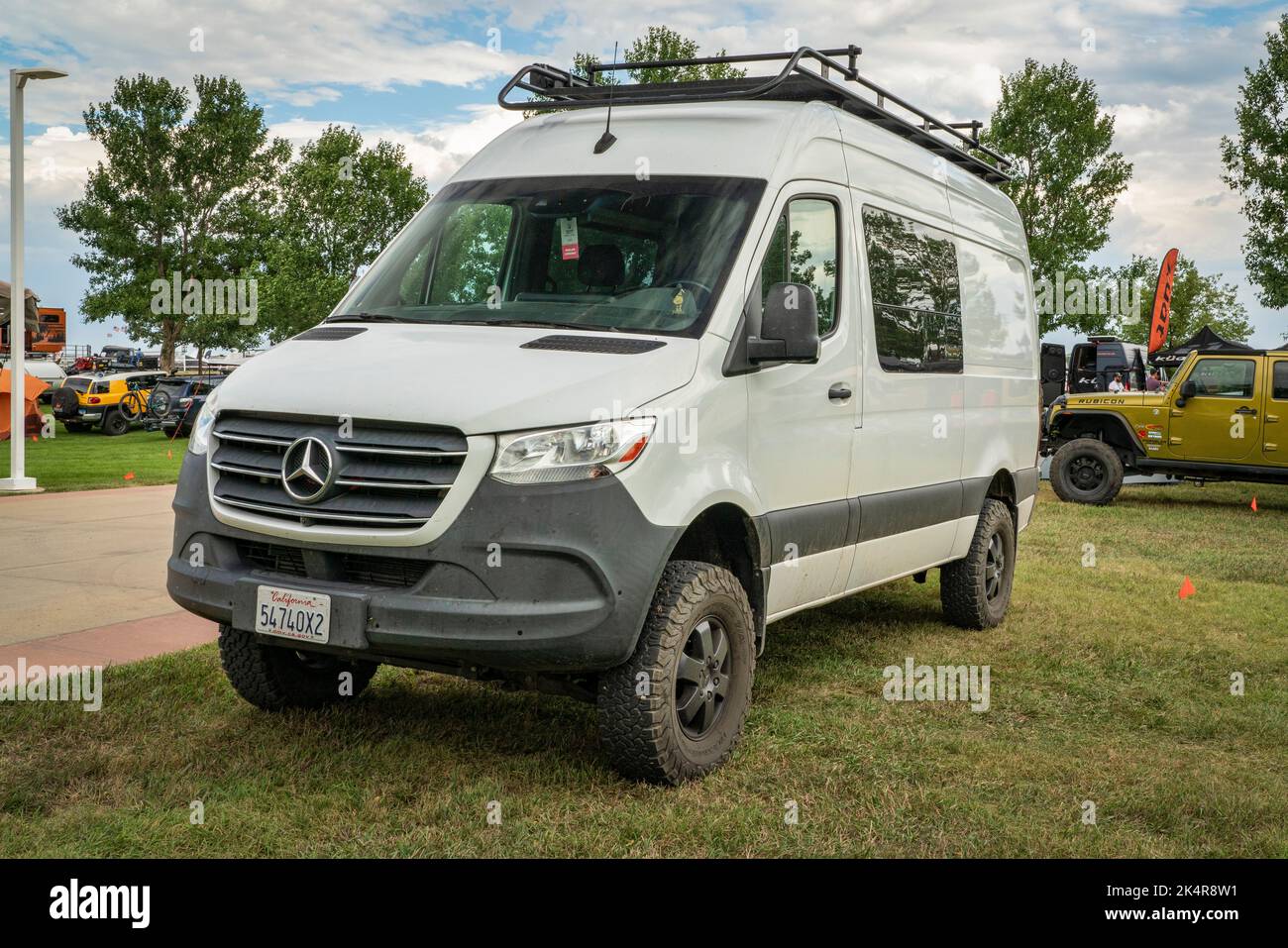 Loveland, CO, USA - 26. August 2022: Mercedes Sprinter 4x4 Wohnmobil ...