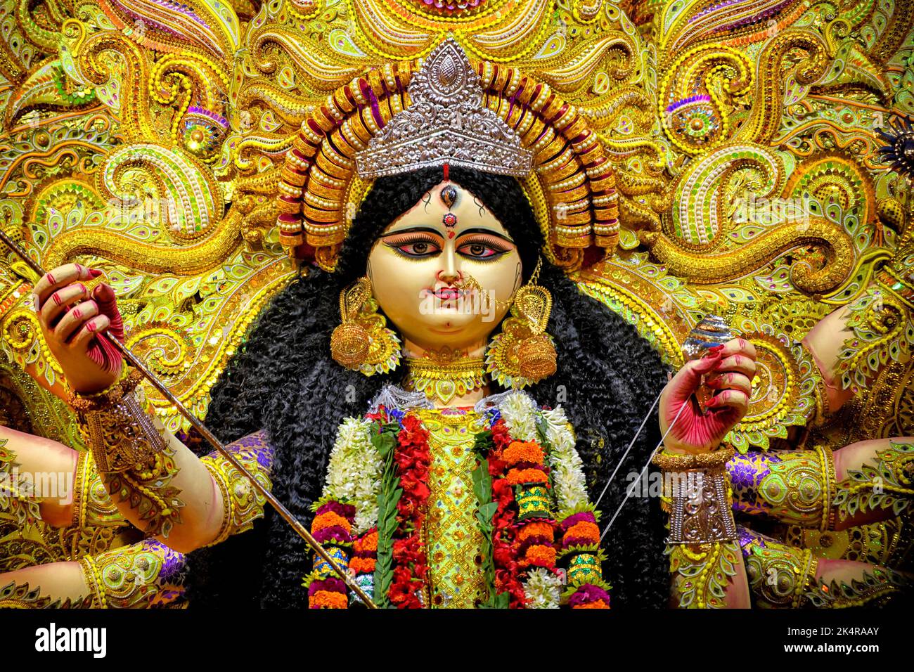 Durga puja pandal in durga puja festival -Fotos und -Bildmaterial in ...