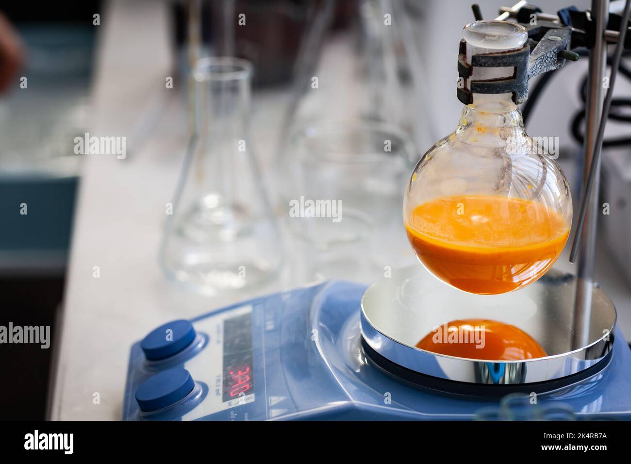 Measuring cylinders -Fotos und -Bildmaterial in hoher Auflösung – Alamy