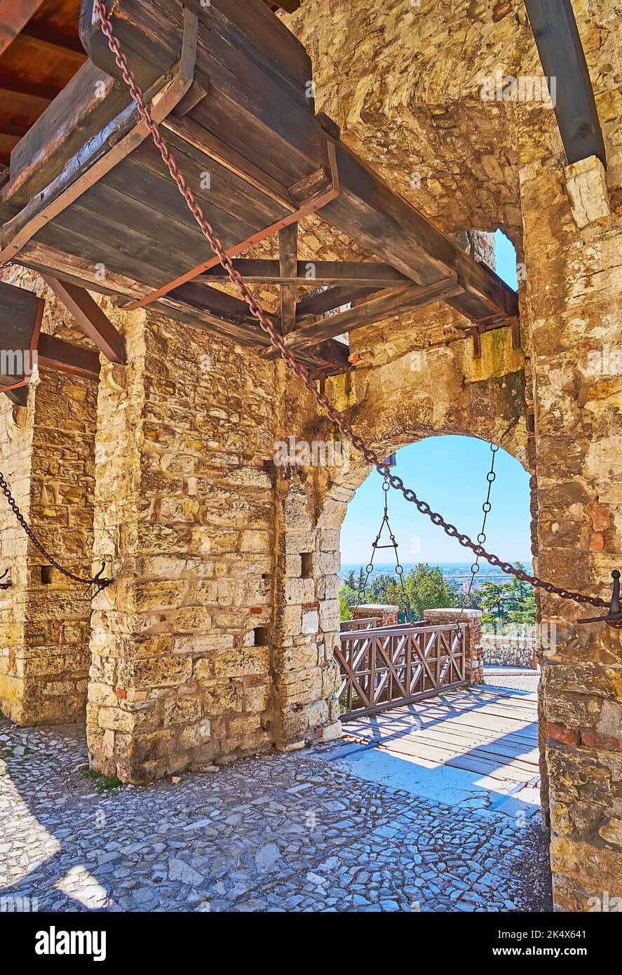 Steintor der burg -Fotos und -Bildmaterial in hoher Auflösung – Alamy