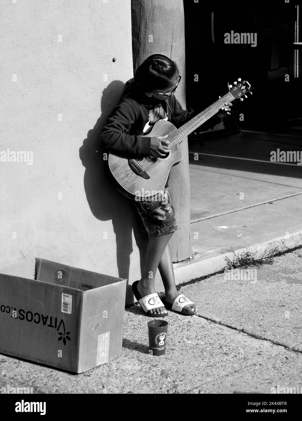 Indische gitarre -Fotos und -Bildmaterial in hoher Auflösung – Alamy