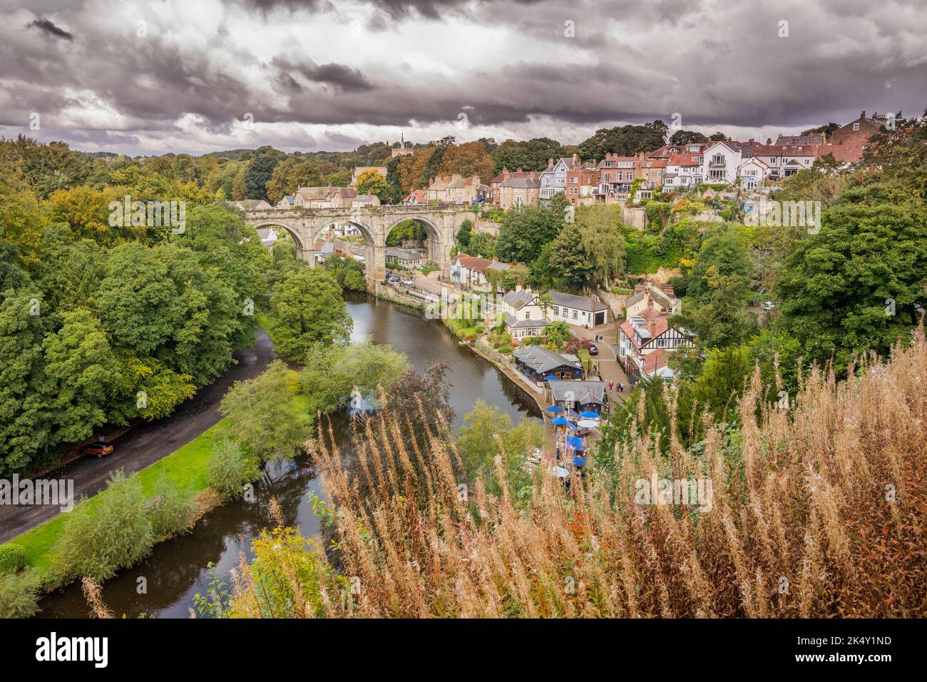 Knaresborough Viaduct in der North Yorkshire-Stadt Knaresborough ...