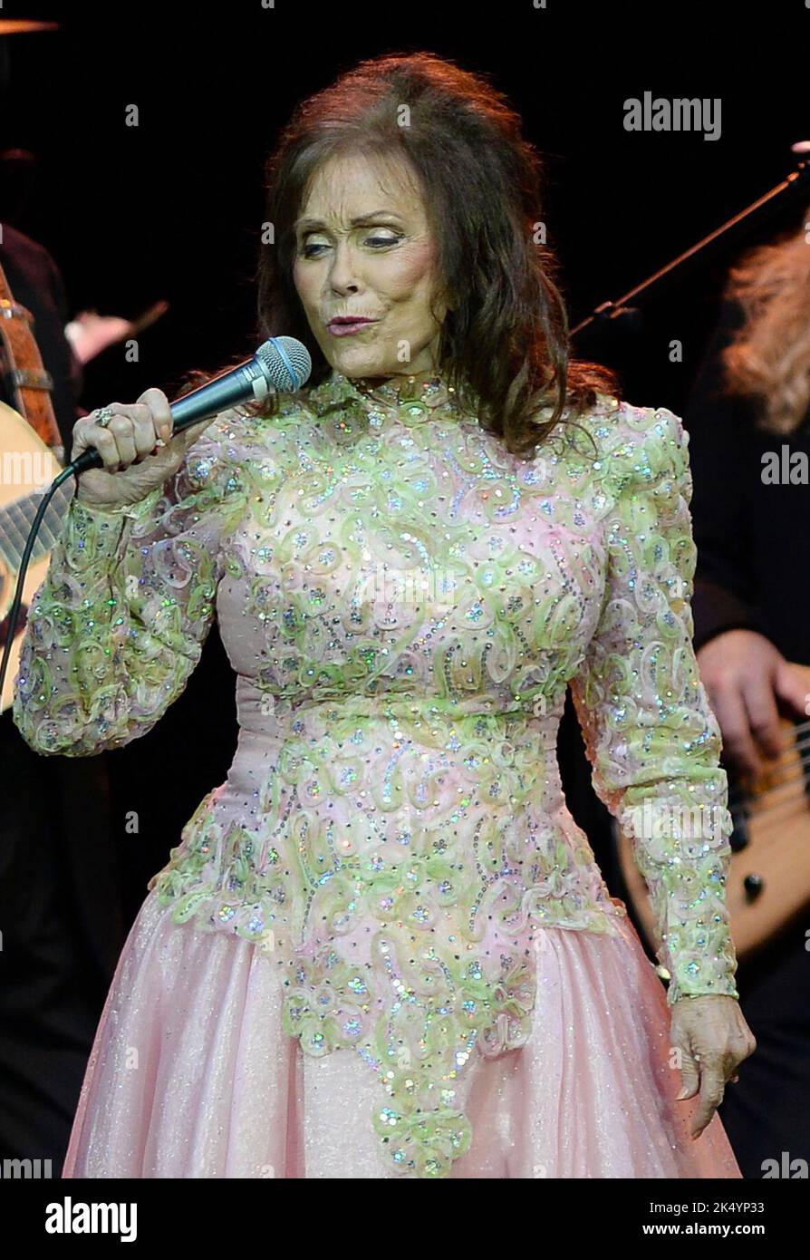HOLLYWOOD FL - SEPTEMBER 15: Loretta Lynn tritt bei Hard Rock Live im ...
