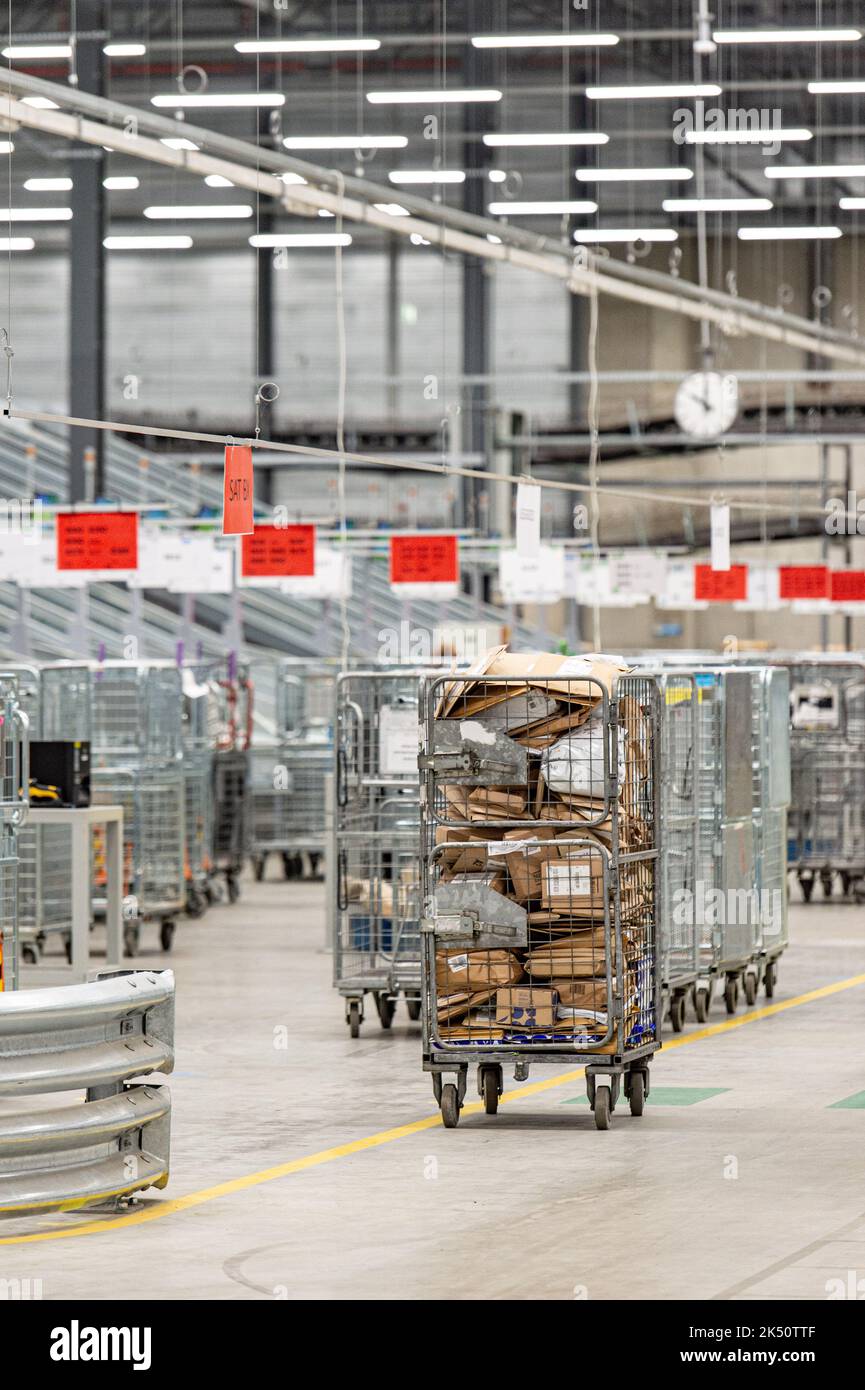 Die Abbildung zeigt das Distributionszentrum der belgischen Post bpost ...