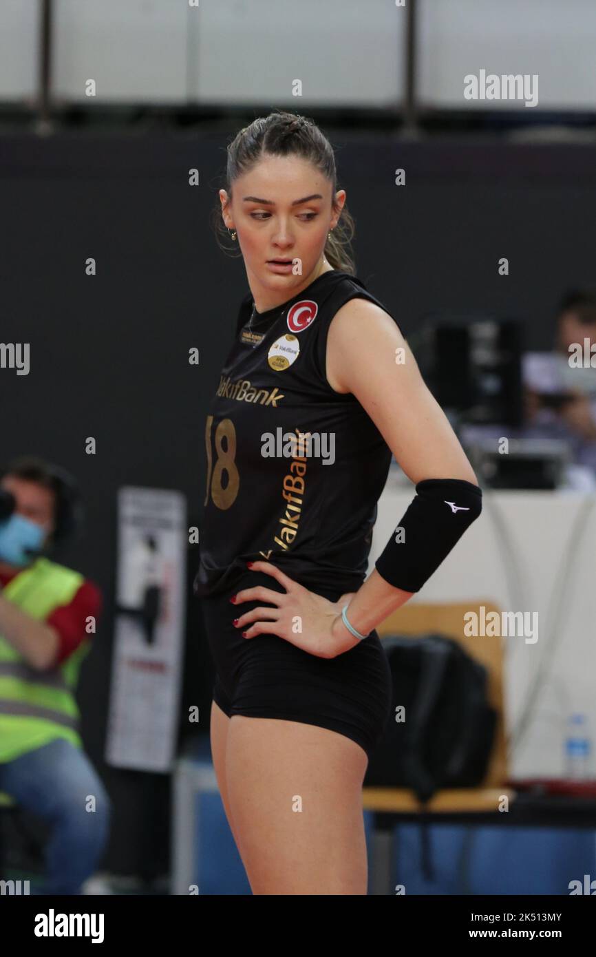 ISTANBUL, TÜRKEI - 20. MÄRZ 2022: Zehra Gunes in Vakifbank gegen PTT ...