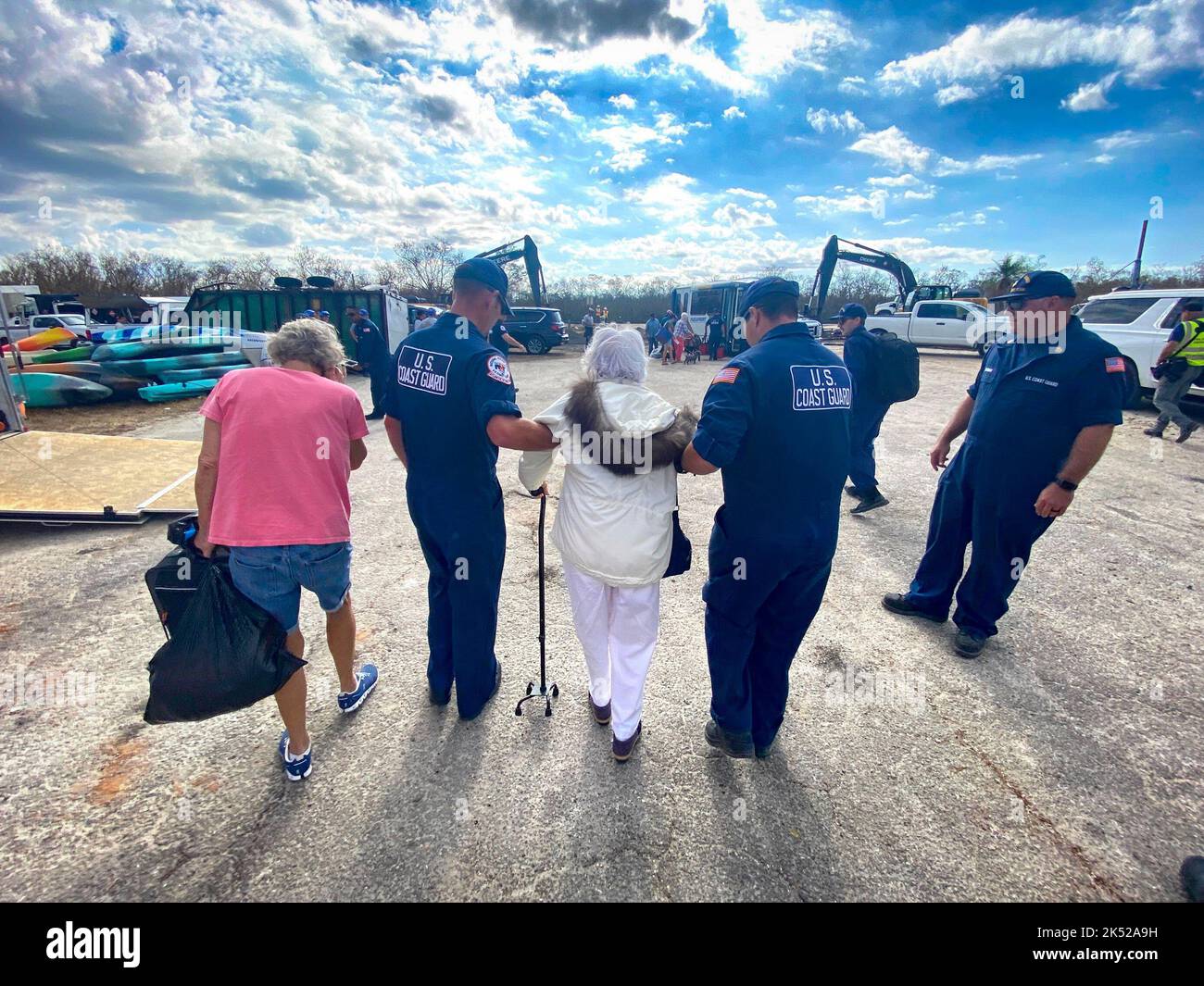Matlacha Isles, FL, (Okt 4, 2022) - die FEMA und die US-Küstenwache ...