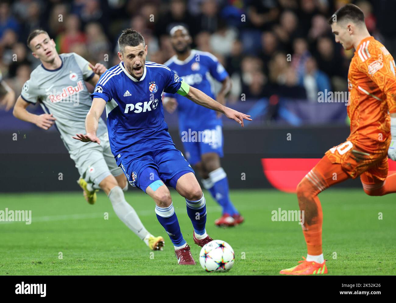SALZBURG, ÖSTERREICH - 05. OKTOBER: Arijan Ademi von GNK Dinamo Zagreb ...