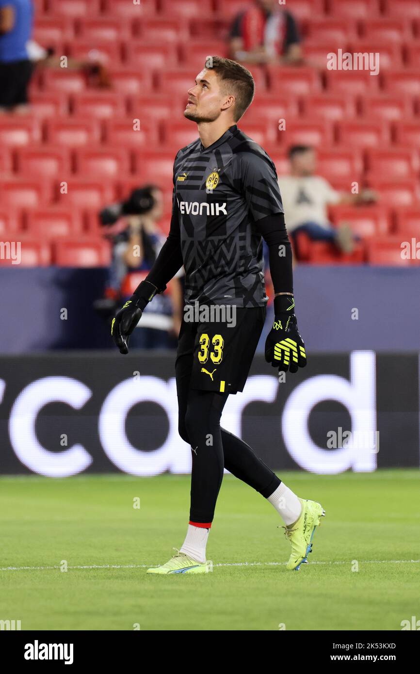 Sevilla, Sevilla, Spanien. 5. Oktober 2022. Alexander Meyer von Borussia Dortmund beim UEFA ...