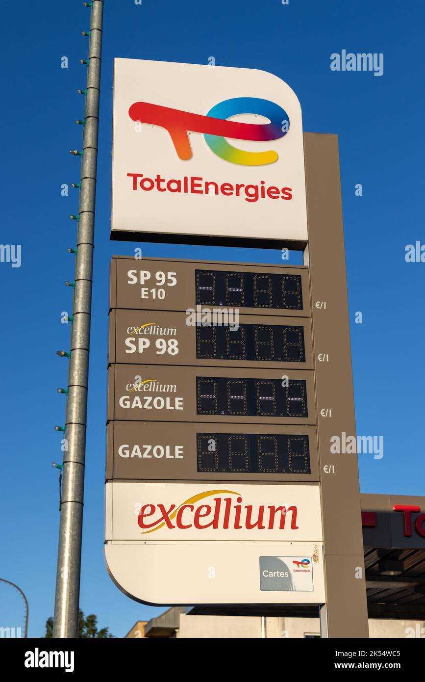 Totalenergies total tankstelle -Fotos und -Bildmaterial in hoher ...