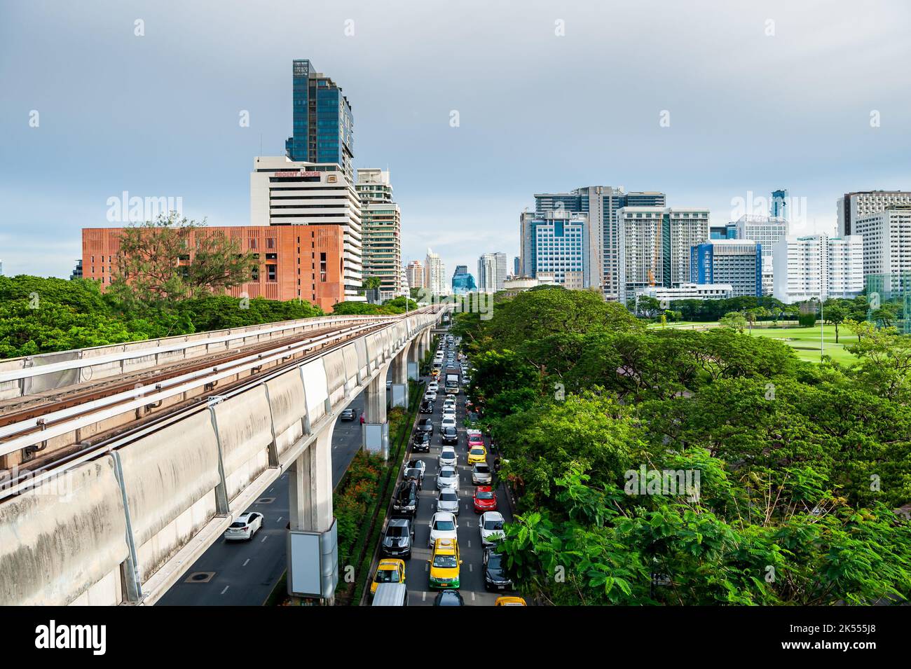 Stazione dello skytrain di ratchadamri -Fotos und -Bildmaterial in ...