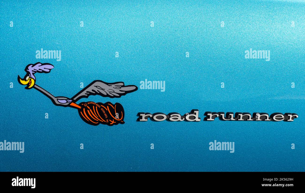 Plymouth roadrunner emblem -Fotos und -Bildmaterial in hoher Auflösung ...