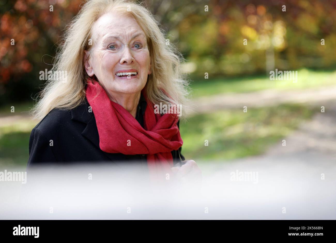 Die französische Schriftstellerin Annie Ernaux reagiert darauf, nachdem ...