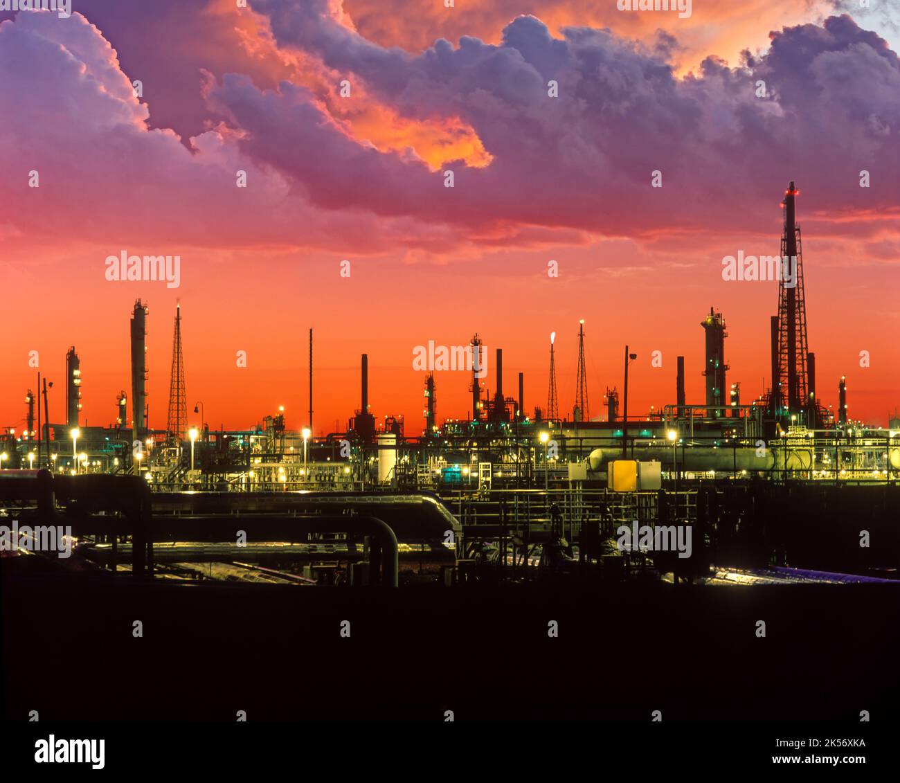 Petrochemical storage tanks -Fotos und -Bildmaterial in hoher Auflösung ...