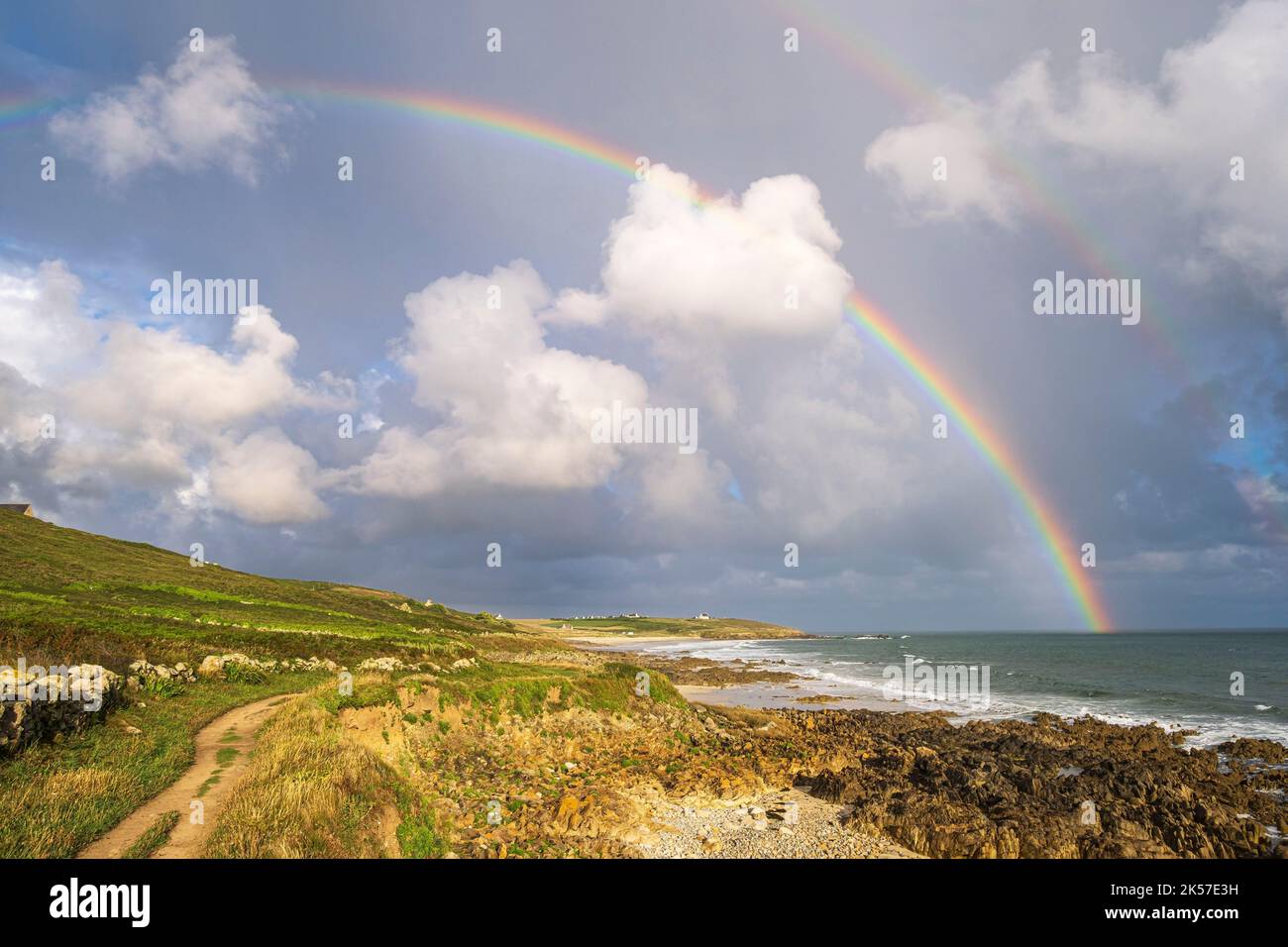 Frankreich, Finistere, Audierne Bay, Plouhinec, stürmischer Himmel am ...