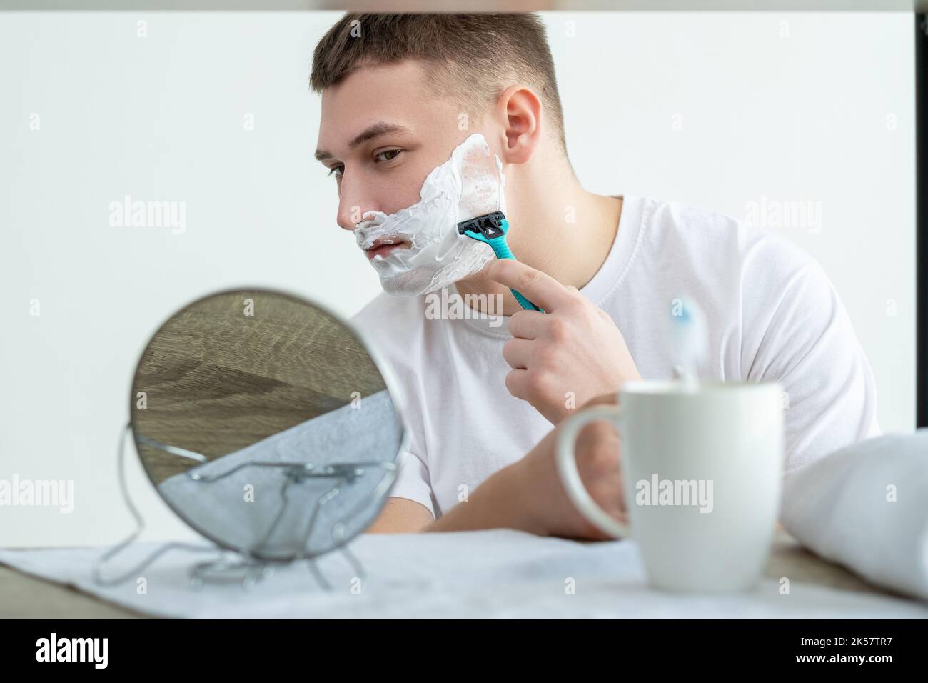 Skincare routine -Fotos und -Bildmaterial in hoher Auflösung – Alamy