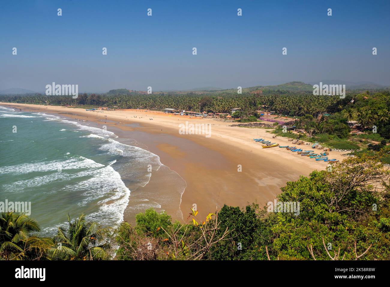 Idyllischer Blick auf den typischen Strand in Goa oder Karnataka oder ...