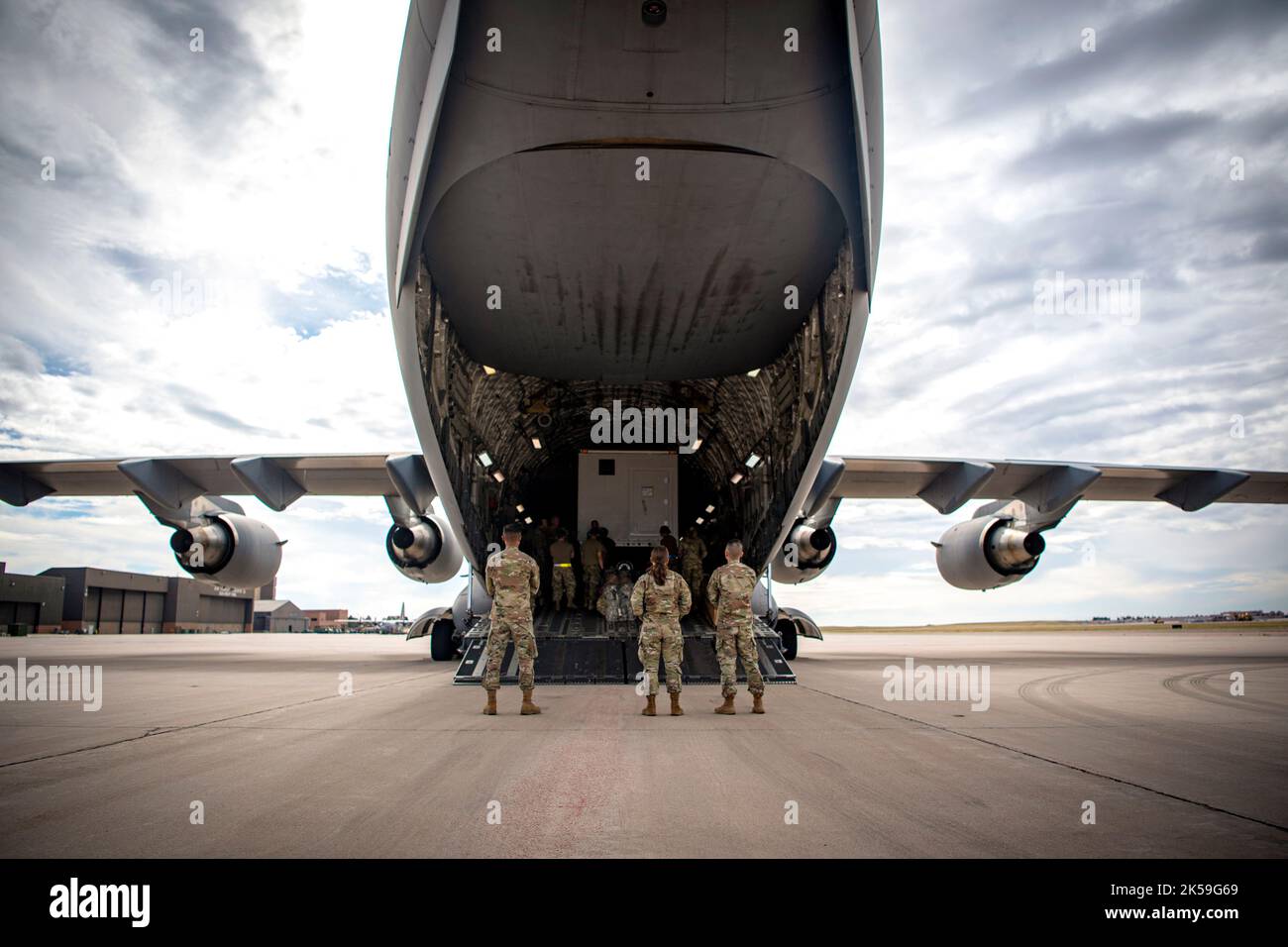 SCHRIEVER SPACE FORCE BASE, Colorado -- die US Air Force Airmen und die ...