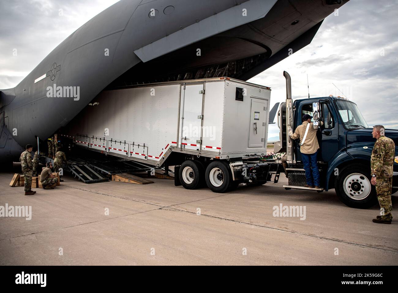 SCHRIEVER SPACE FORCE BASE, Colorado -- die US Air Force Airmen und die ...