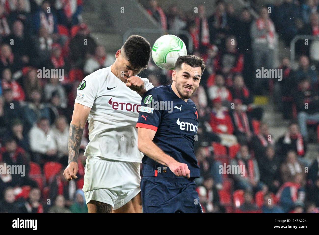 Prag, Tschechische Republik. 06. Oktober 2022. L-R Yuri Matias (Kluz ...