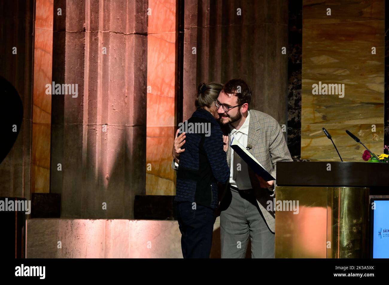Im Bild: Karin Großmann und Lukas Rietzschel. Der Schriftsteller Lukas ...