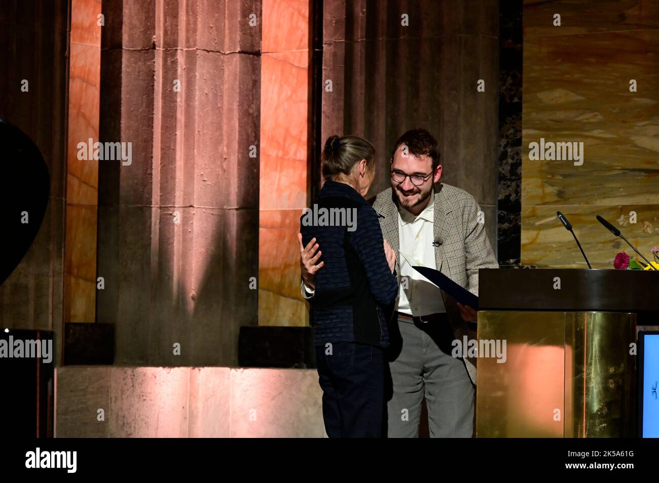 Im Bild: Karin Großmann und Lukas Rietzschel. Der Schriftsteller Lukas ...