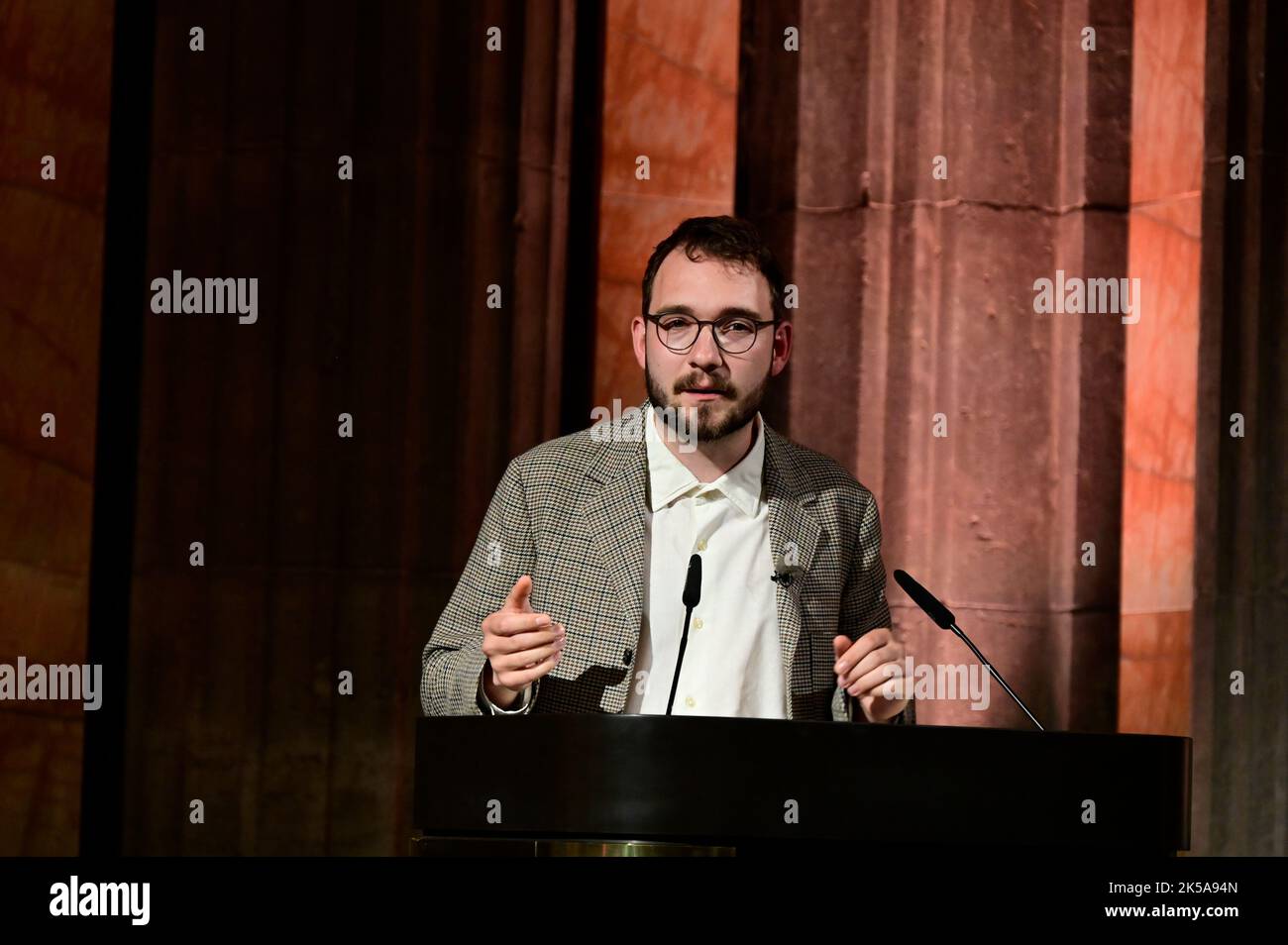Der Schriftsteller Lukas Rietzschel wird mit dem Sächsischen ...