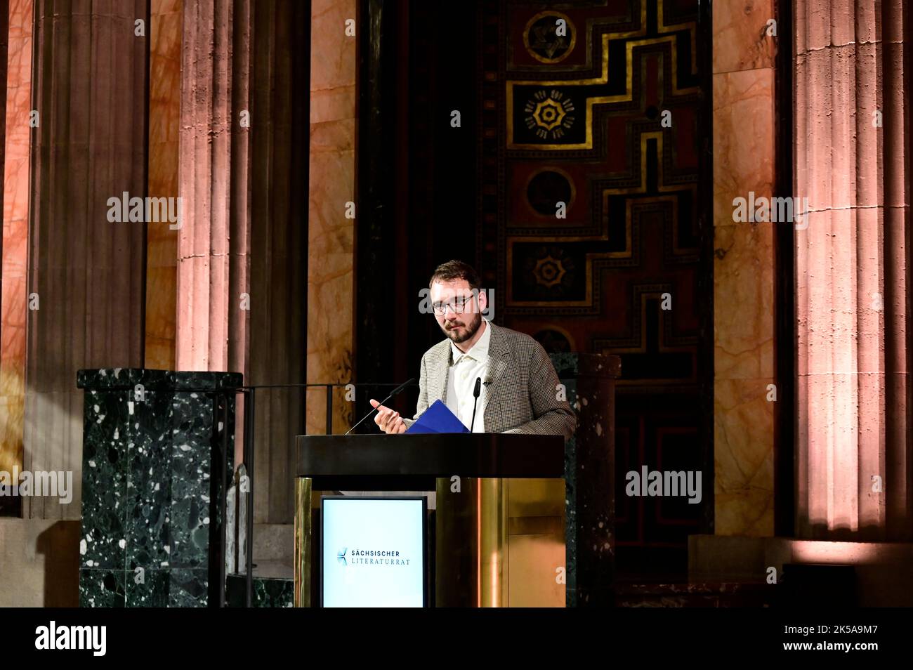 Der Schriftsteller Lukas Rietzschel wird mit dem Sächsischen ...