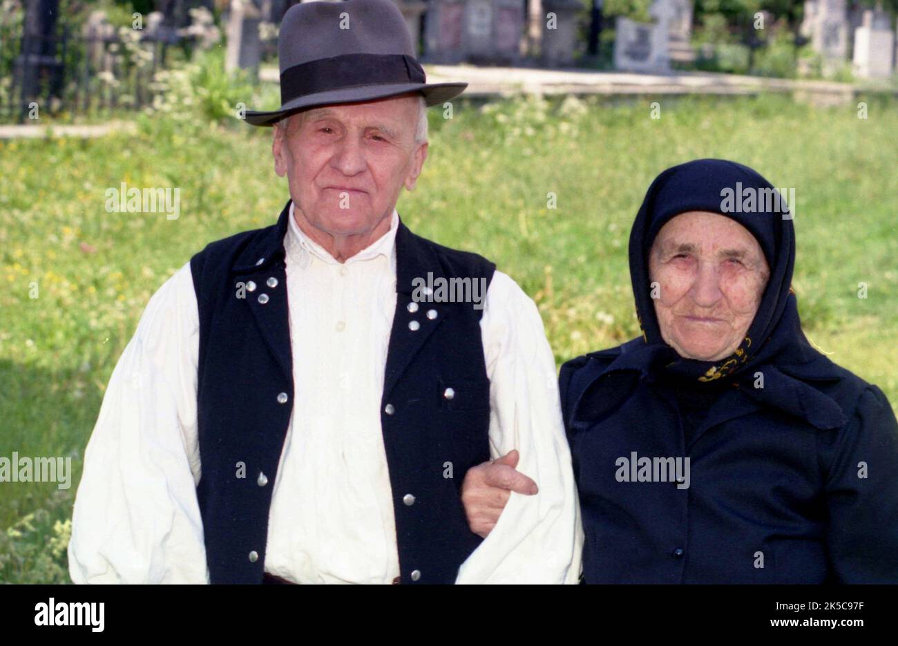 Maieru, Kreis Bistrița-Năsăud, Rumänien, 2000. Ein älteres Paar in ...