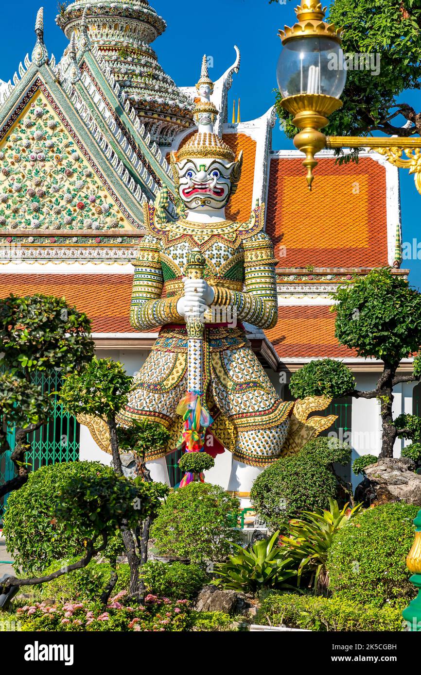 Wat arun ratchawararam ratchaworamaha wihan -Fotos und -Bildmaterial in ...