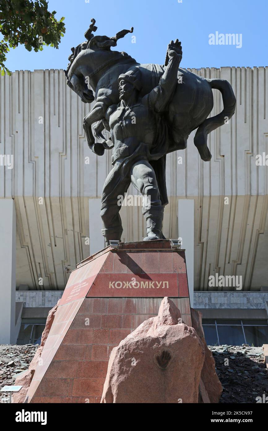 Statue des riesigen Strongman Kojomkol (1899-1955), Togolok Moldo ...