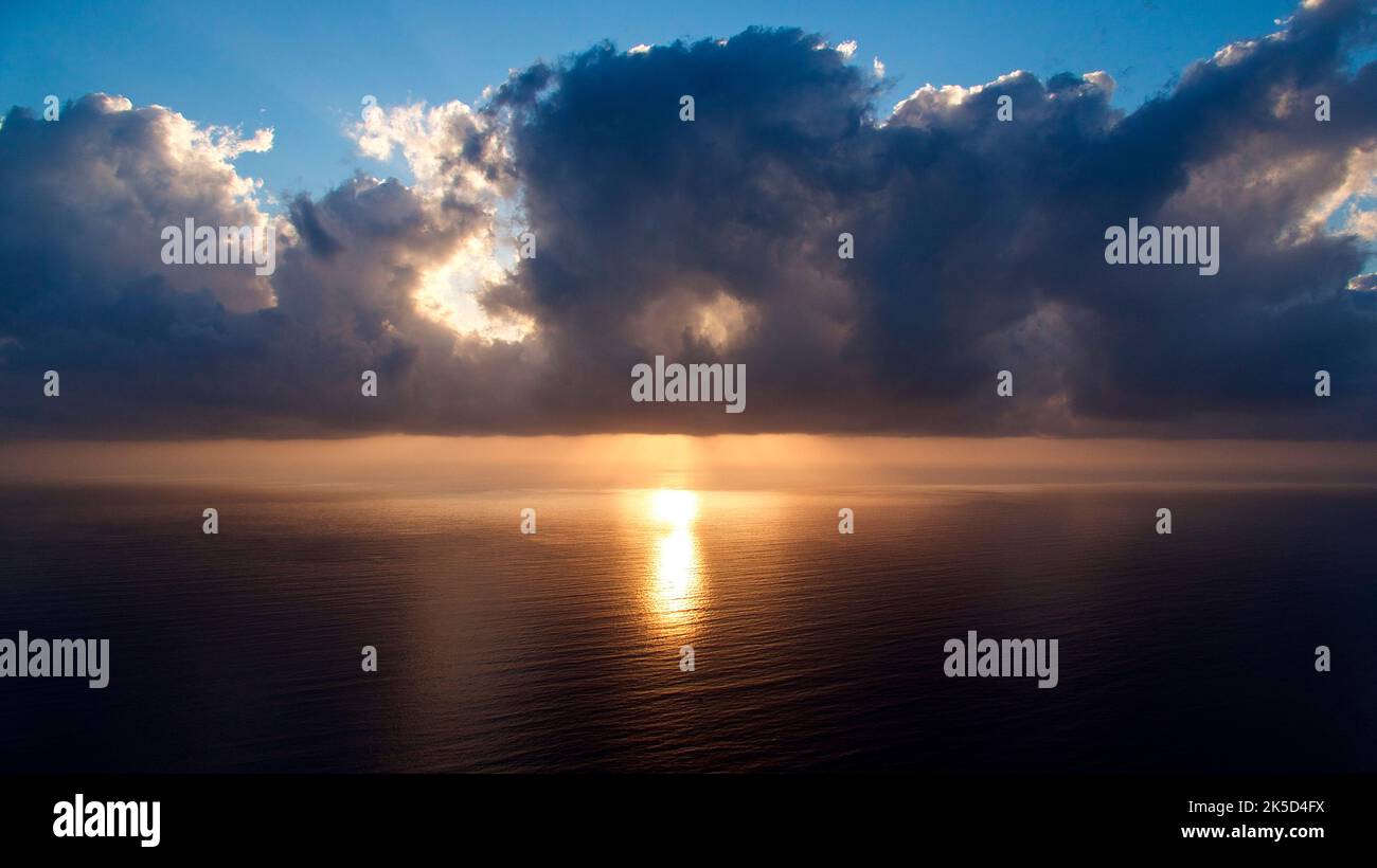 Streifen wolke -Fotos und -Bildmaterial in hoher Auflösung – Alamy