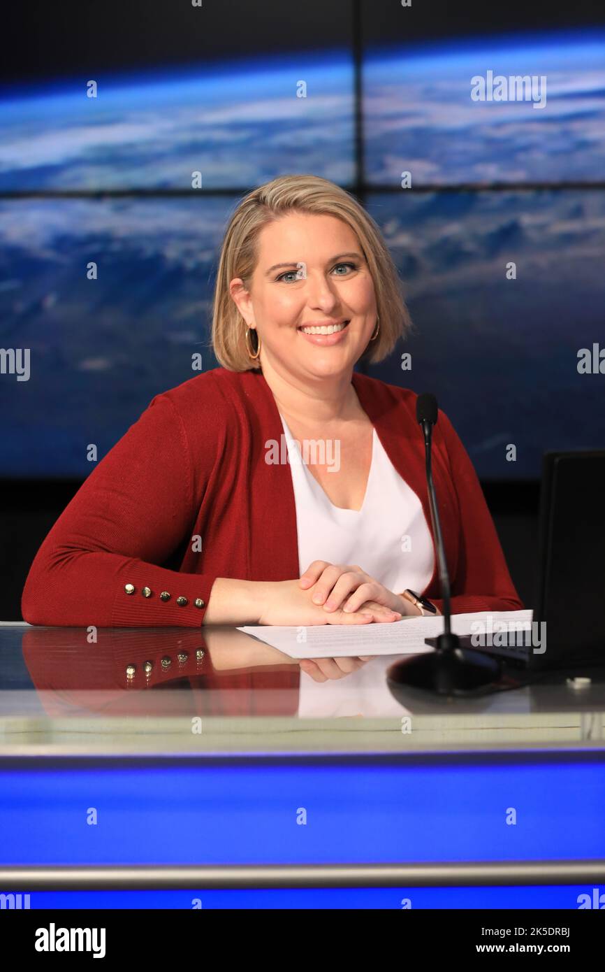Leah Martin, NASA Communications, moderiert am 25. Januar 2022 das ...