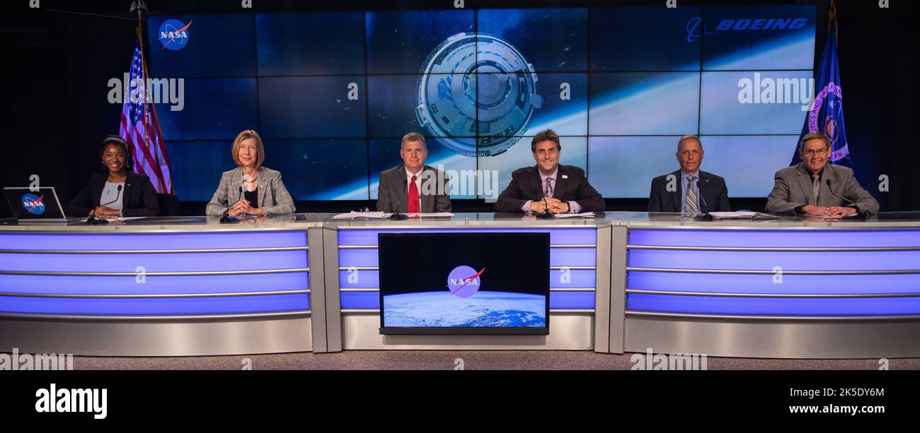 Im Zuschauerraum der Pressestelle des Kennedy Space Center der NASA in ...