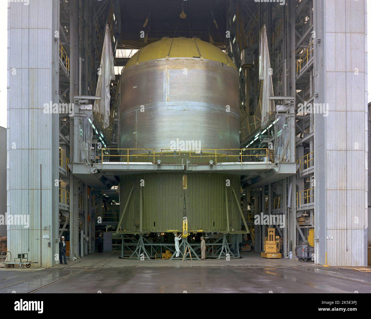 Der Saturn V S-IC-T Stage (statischer S-IC-Testartikel) Kraftstofftank ...