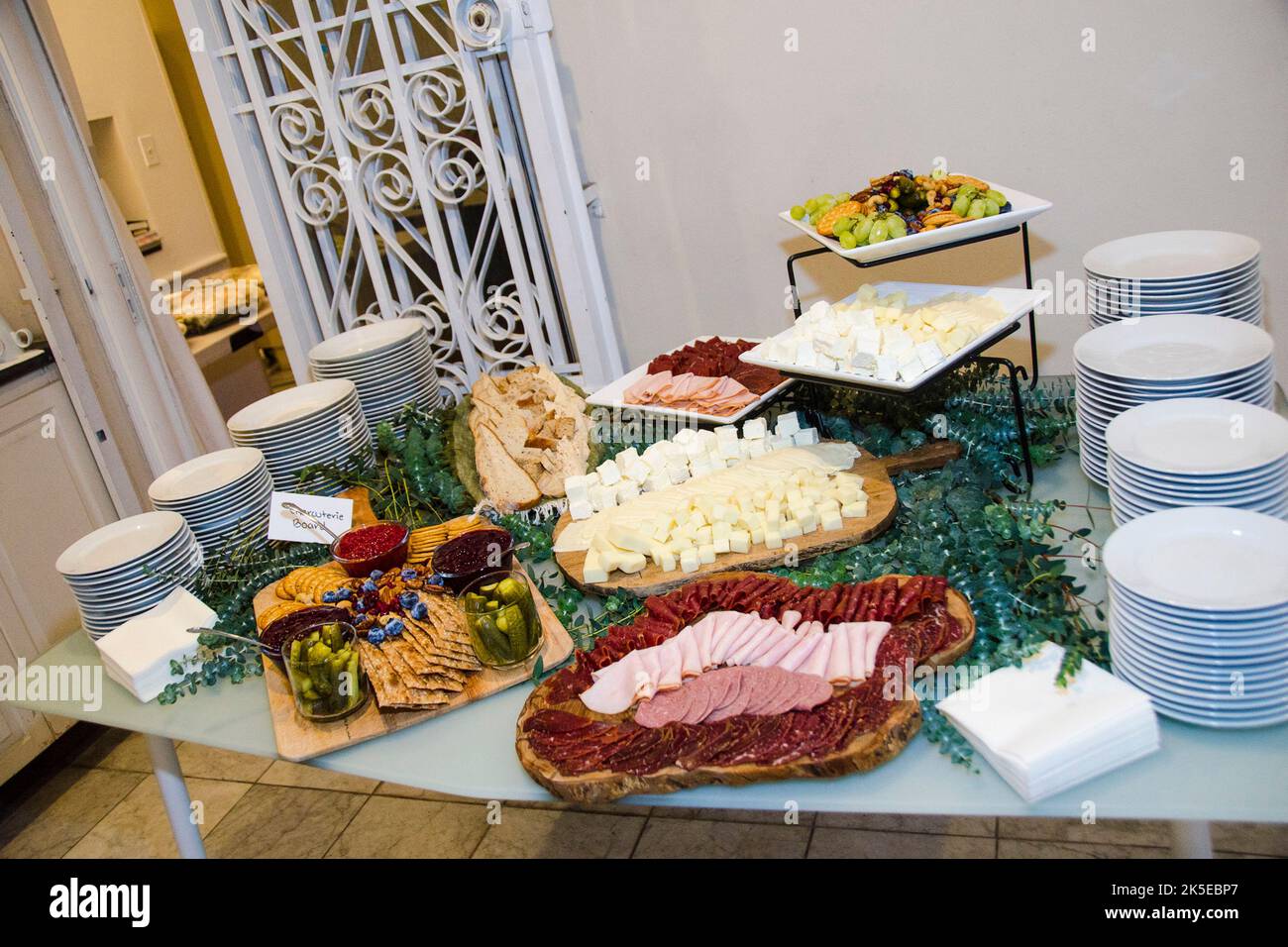 VIP-Empfang feiert das Buch von Küchenchef Jale Balci Olives & Olive ...