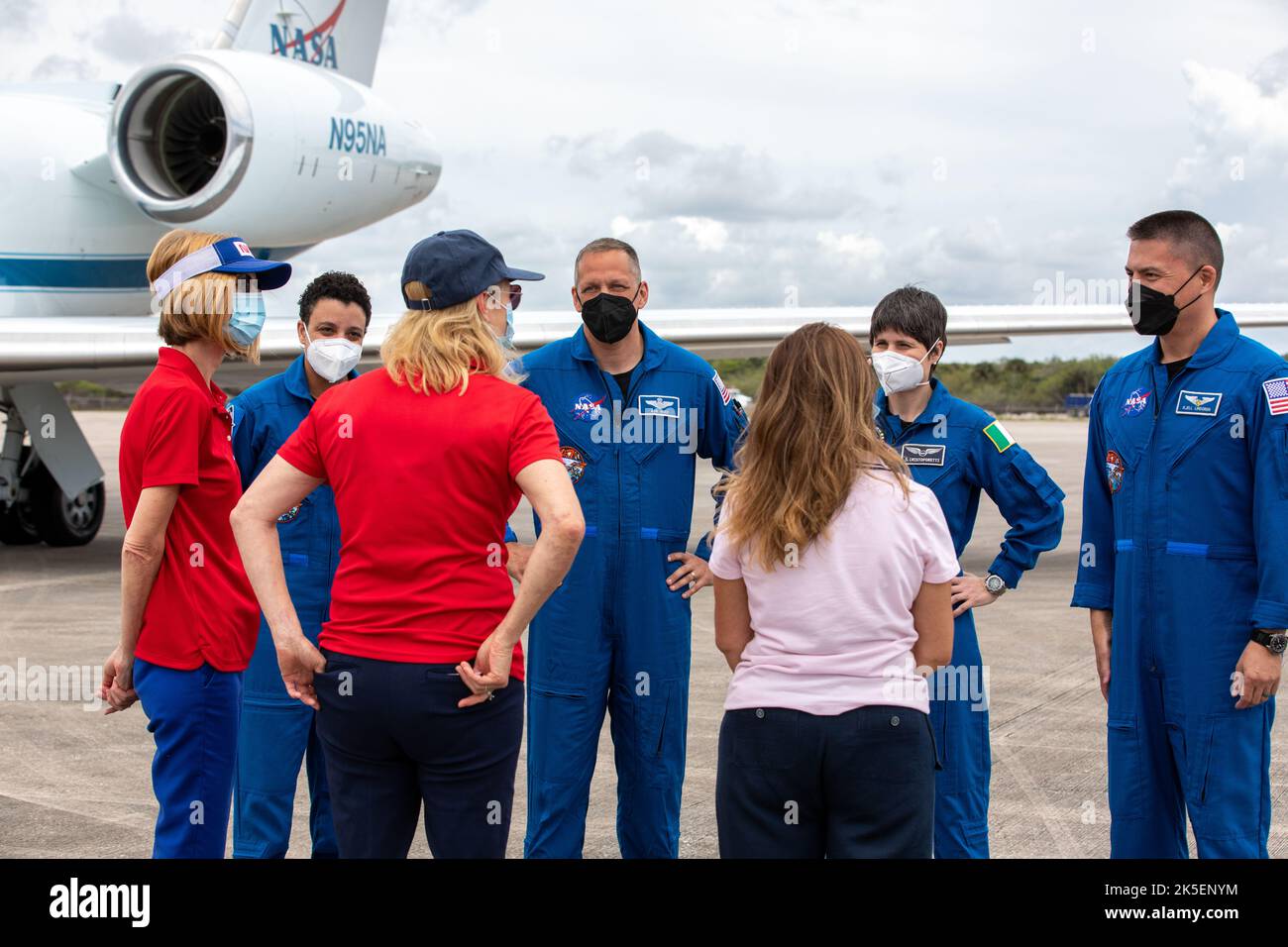 Von links: Kathy Lueders, Associate Administrator, Space Operations ...