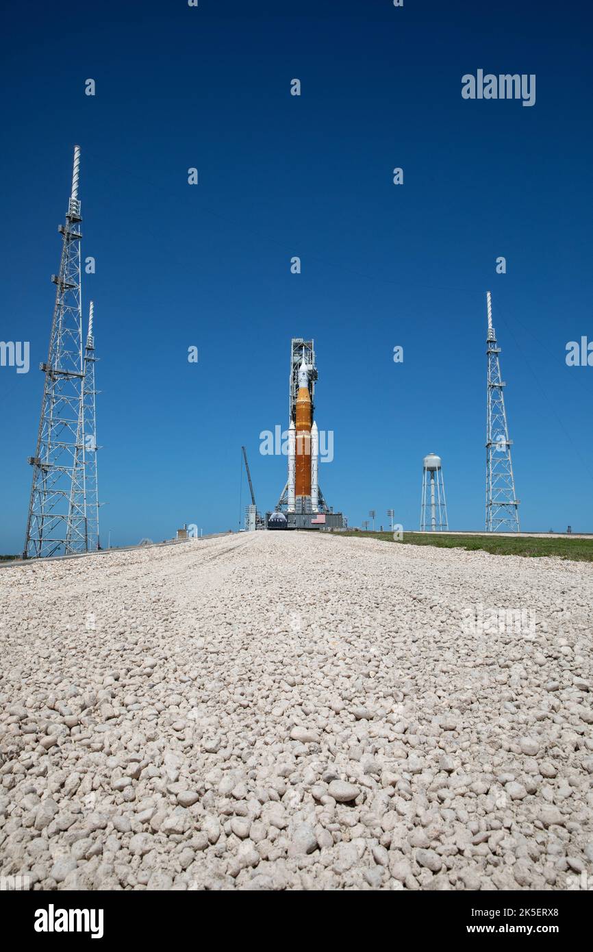 Auf dem mobilen Trägerrakete der NASA steht die Space Launch System ...