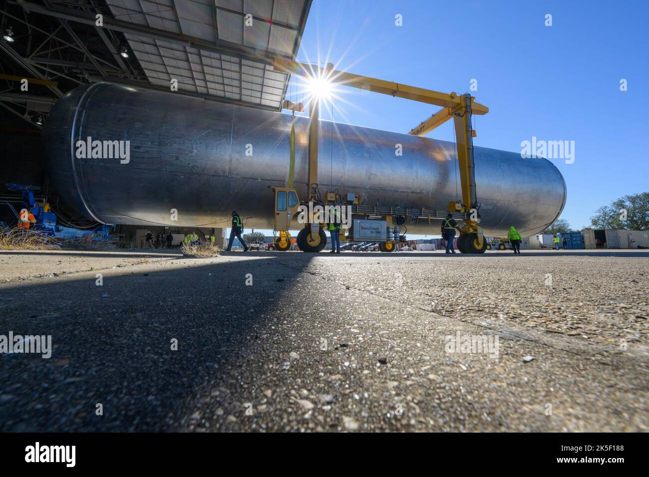 Der Flüssigwasserstofftank, der Teil der Kernphase der Rakete des Space ...
