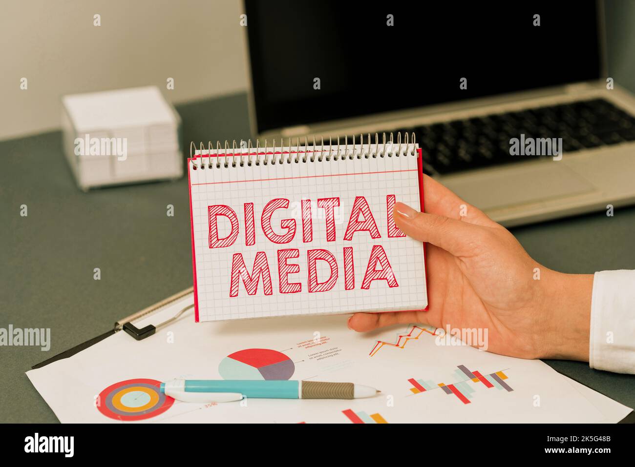 Konzeptionelle Darstellung digitaler Medien. Konzept, das den Zugriff ...