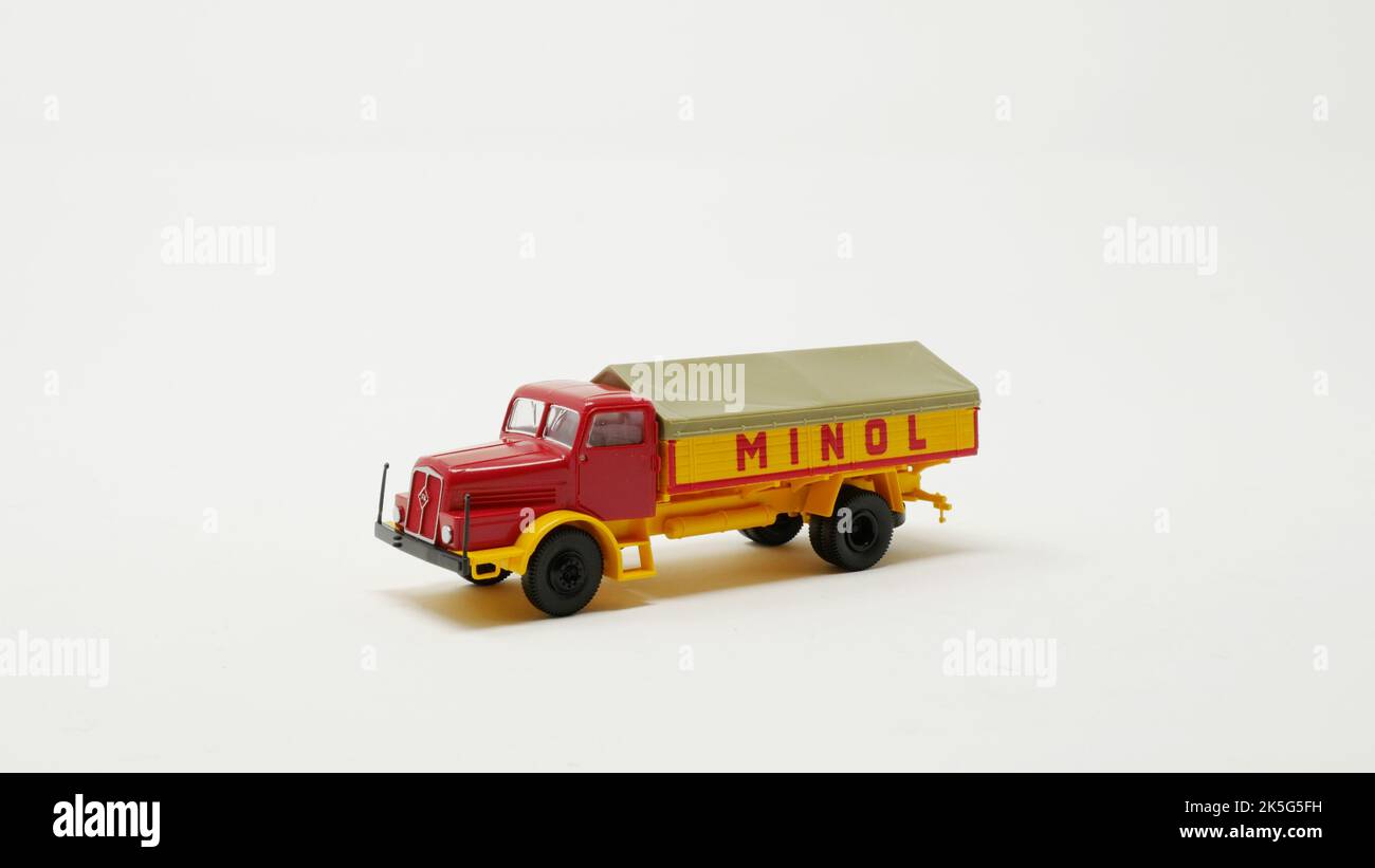 Automodell DDR IFA H6 Pritsche mit Spitzplane MINOL, limitierte Sonderedition Modell-Car Zenker ...