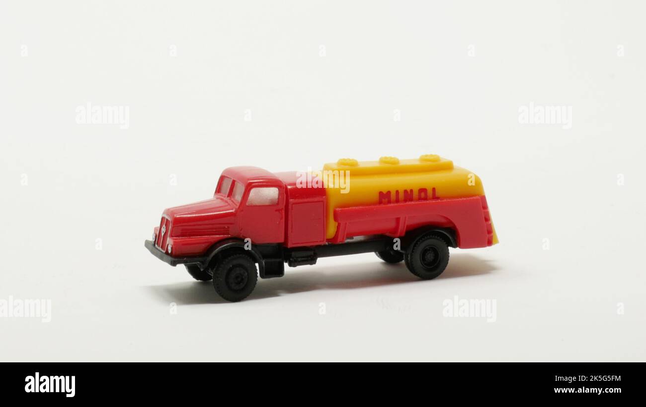 Minol tankwagen -Fotos und -Bildmaterial in hoher Auflösung – Alamy