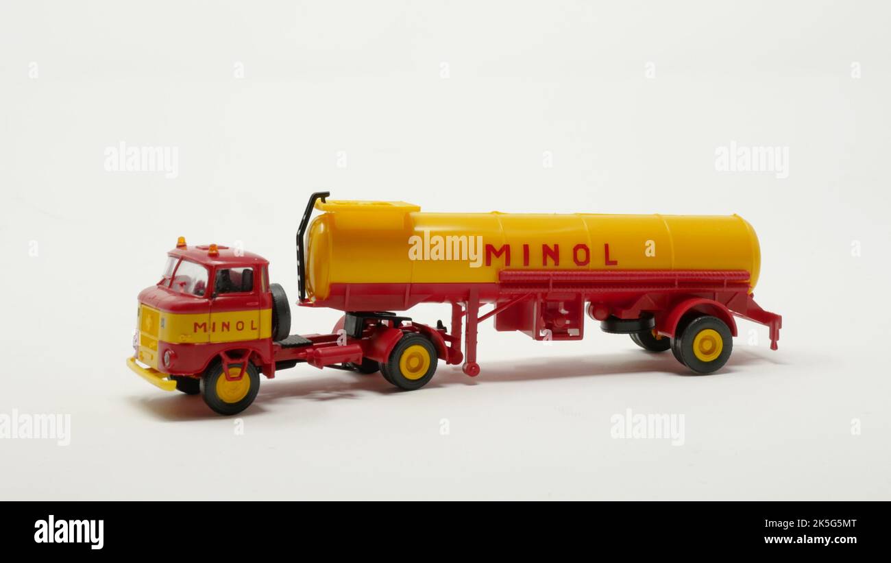 Minol tankwagen -Fotos und -Bildmaterial in hoher Auflösung – Alamy