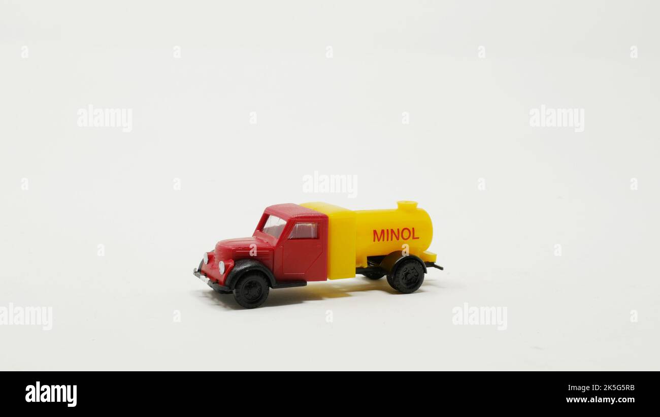 Minol tankwagen -Fotos und -Bildmaterial in hoher Auflösung – Alamy