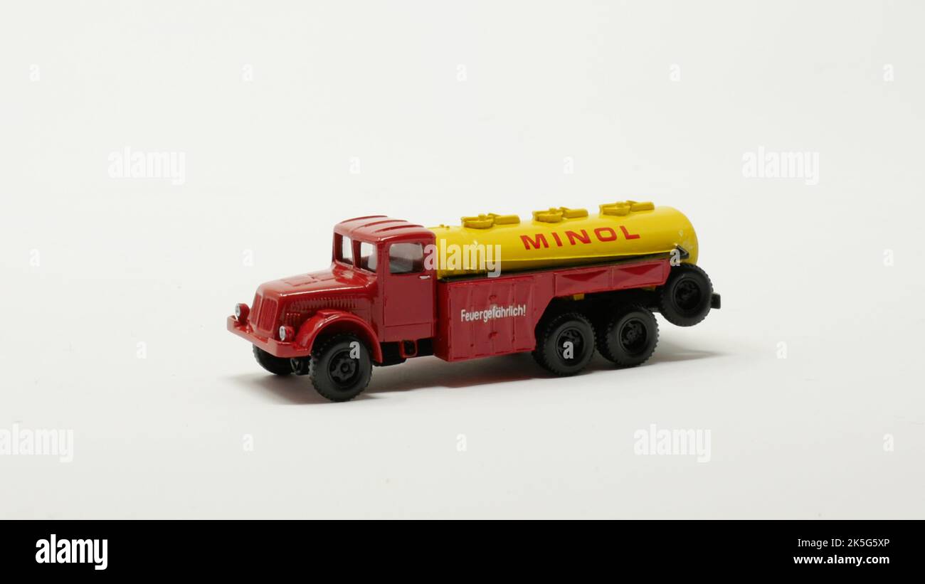Minol tankwagen -Fotos und -Bildmaterial in hoher Auflösung – Alamy