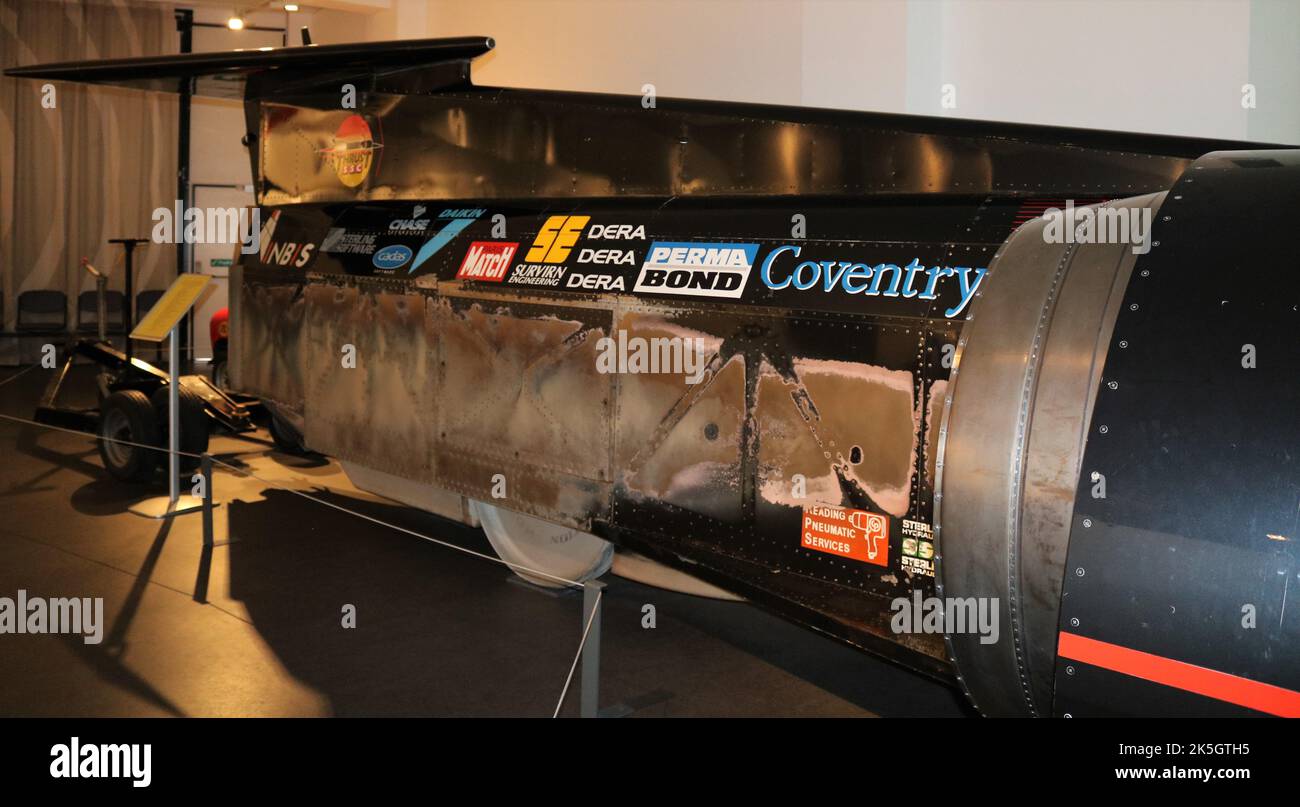 Erstes landfahrzeug, das offiziell die schallmauer durchbricht -Fotos ...