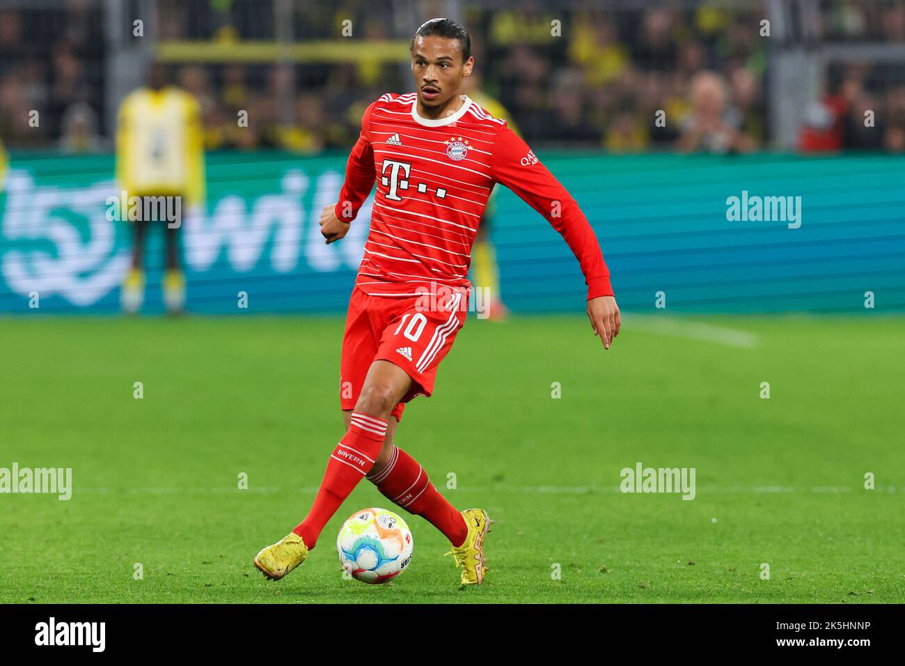 DORTMUND, DEUTSCHLAND - OKTOBER 8: Leroy Sane vom FC Bayern München ...