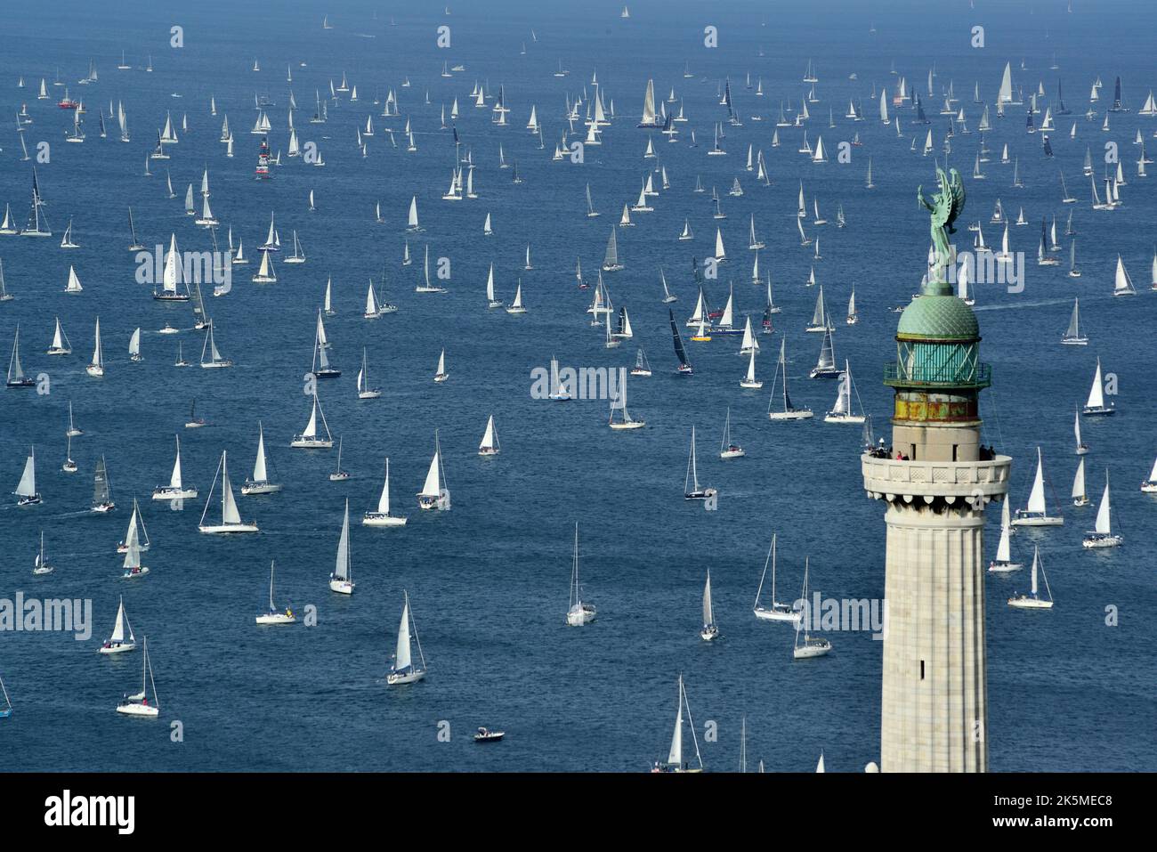 Triest, Italien. 9.. Oktober 2022. Barcolana Nummer 54. 1614 Segelboote ...